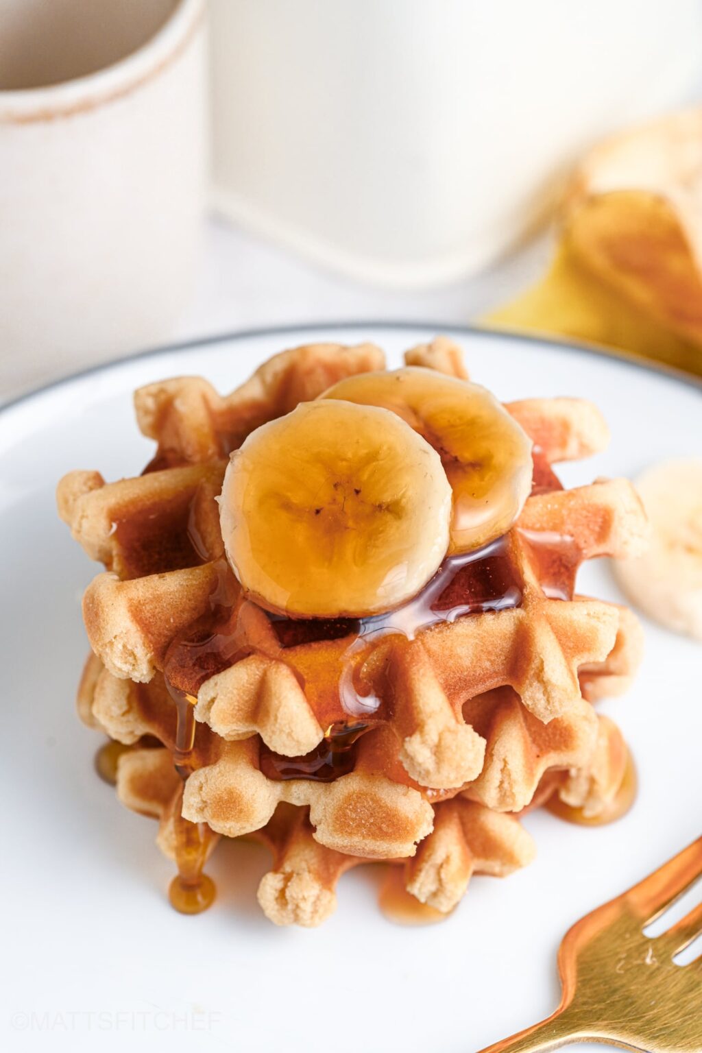 Flourless Banana Waffles {Easy 15 Minute Recipe}