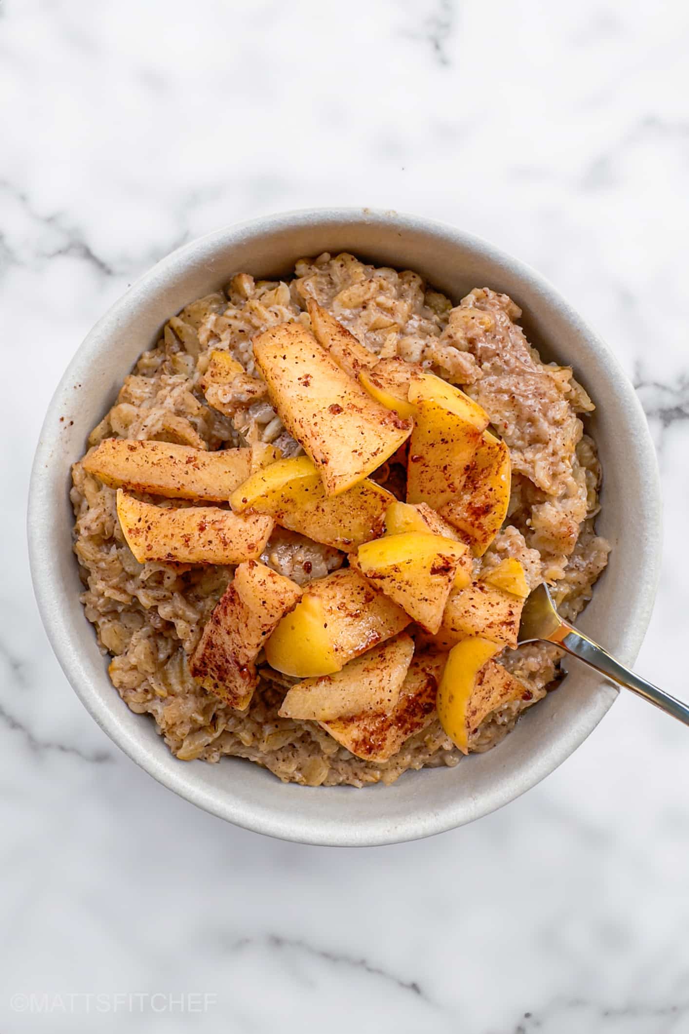 Easy Apple Cinnamon Oatmeal - 10 Minute Recipe