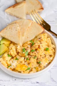 How to Make Fluffy Microwave Scrambled Eggs in 2 Minutes