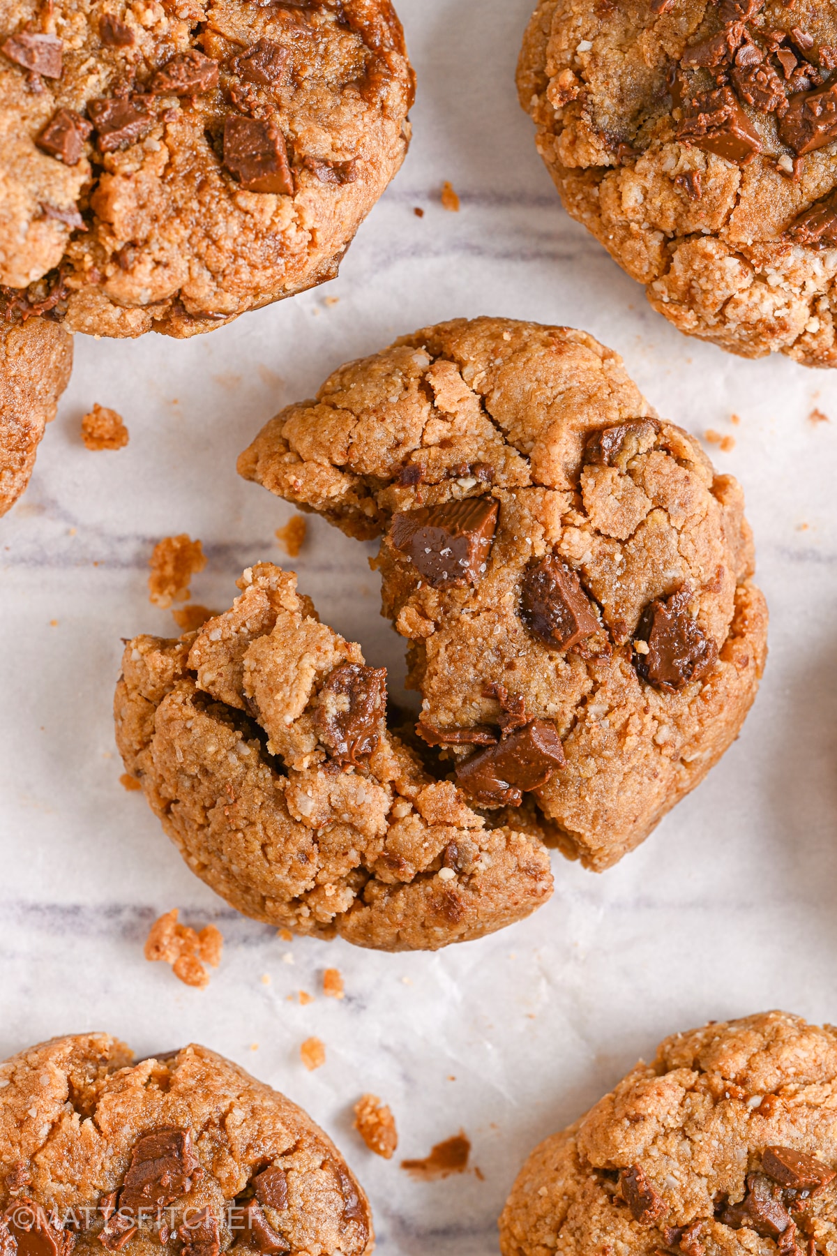 Chocolate Chip Protein Cookies {Healthy & Flourless}