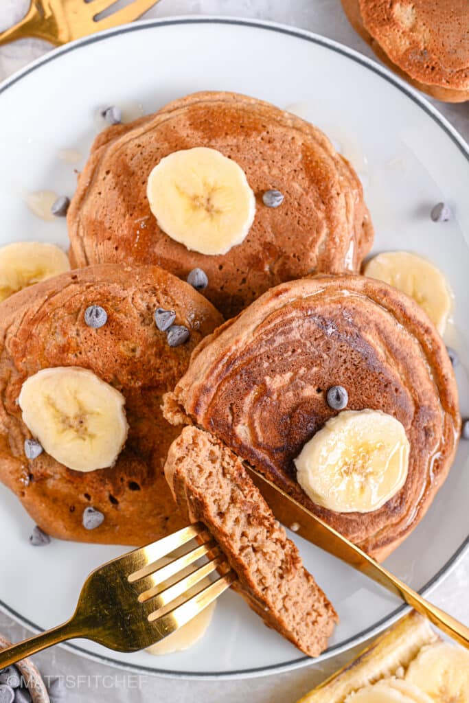 Fluffy Egg White Pancakes {28g Protein}
